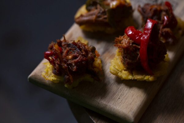 Carne ao estilo cubano vira petisco em bar de Curitiba - minhagula.com.br